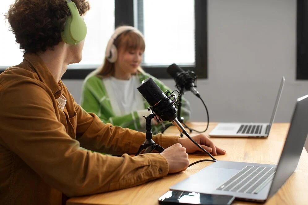 Guia para criar um podcast do zero na faculdade
